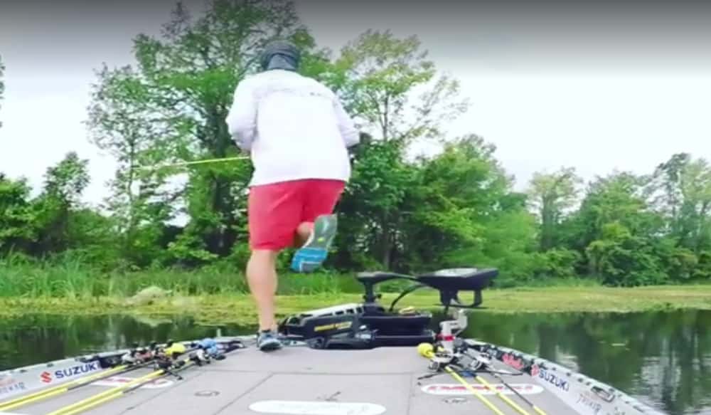 Video: Pro Bass Angler vs. Alligator | OutdoorHub