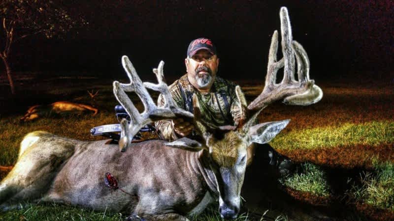 Photos: Monster 200-inch All-velvet Buck Taken in Kentucky | OutdoorHub