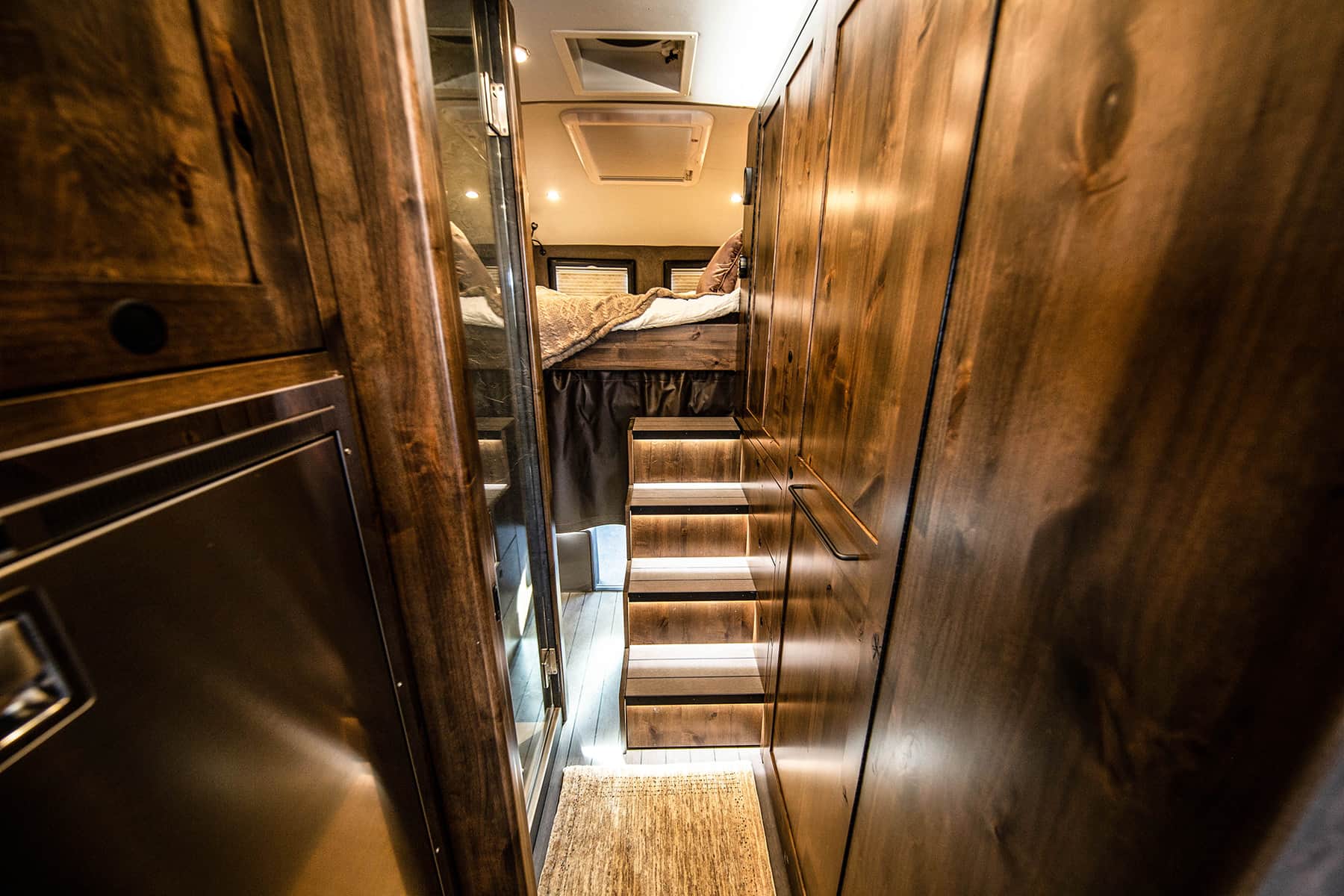 EarthRoamer XV-HD: This Ultimate Expedition Camper is a Luxurious Cabin ...